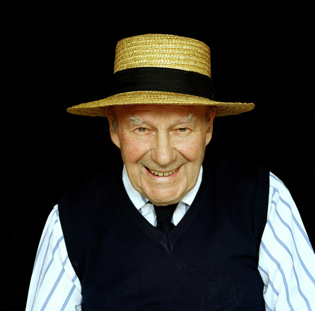 Julian Bream CBE. RIP. – James Brown Management